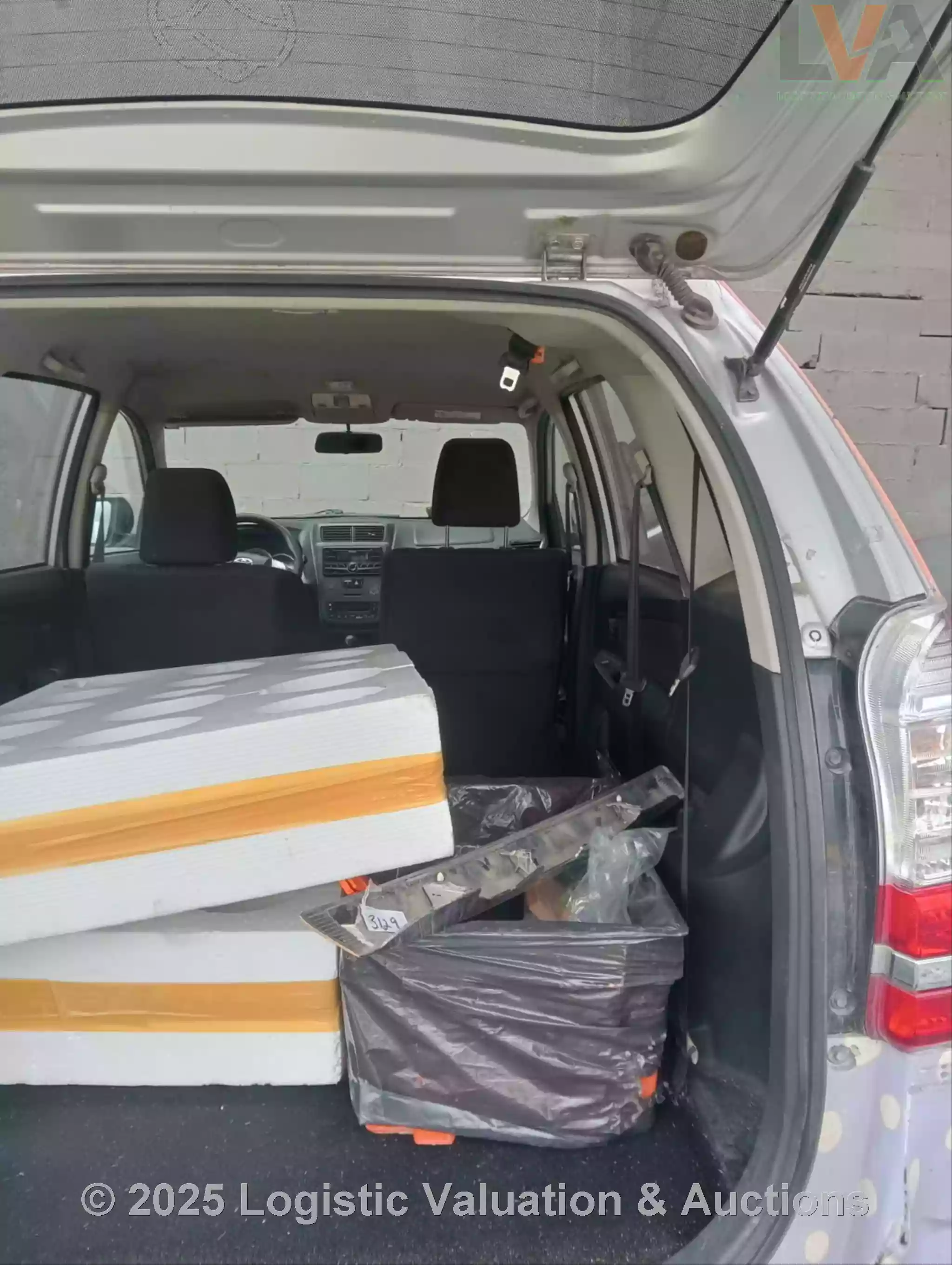 Logistic Valuation & Auctions