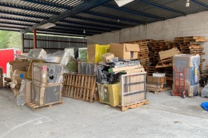 Logistic Valuation & Auctions