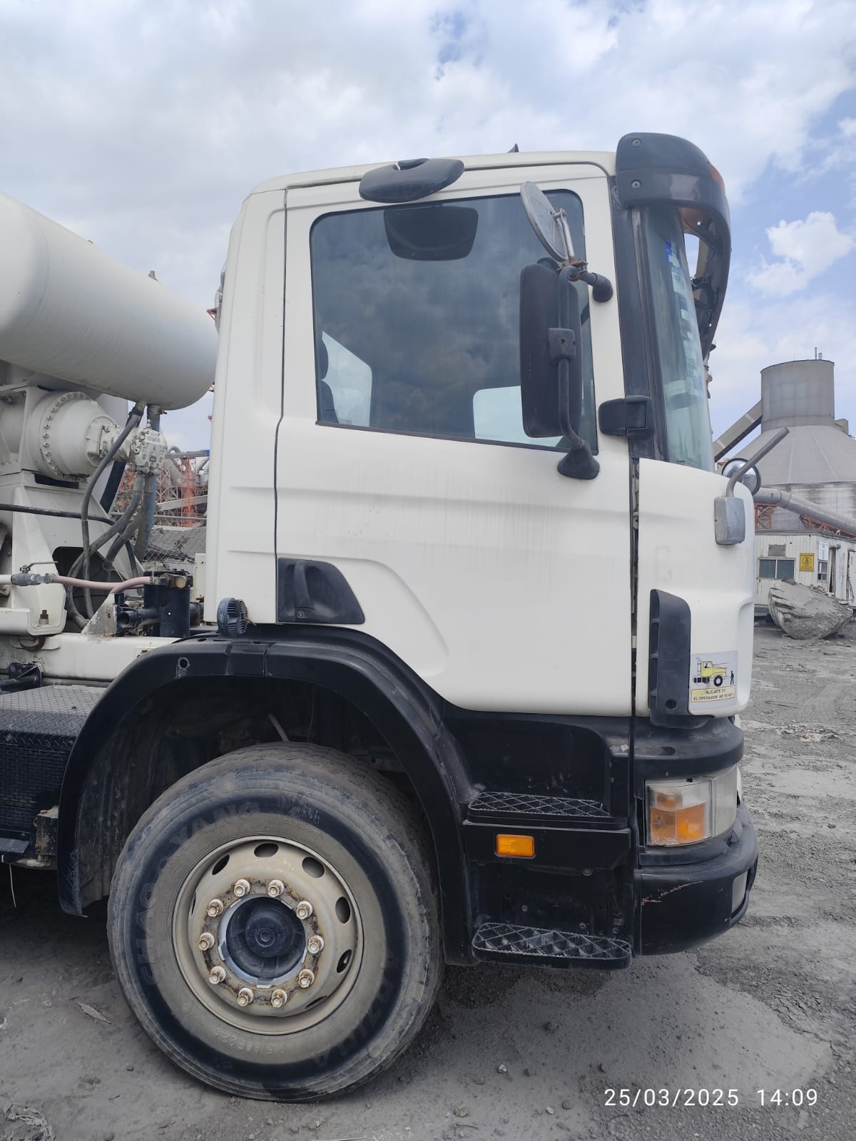 Logistic Valuation & Auctions